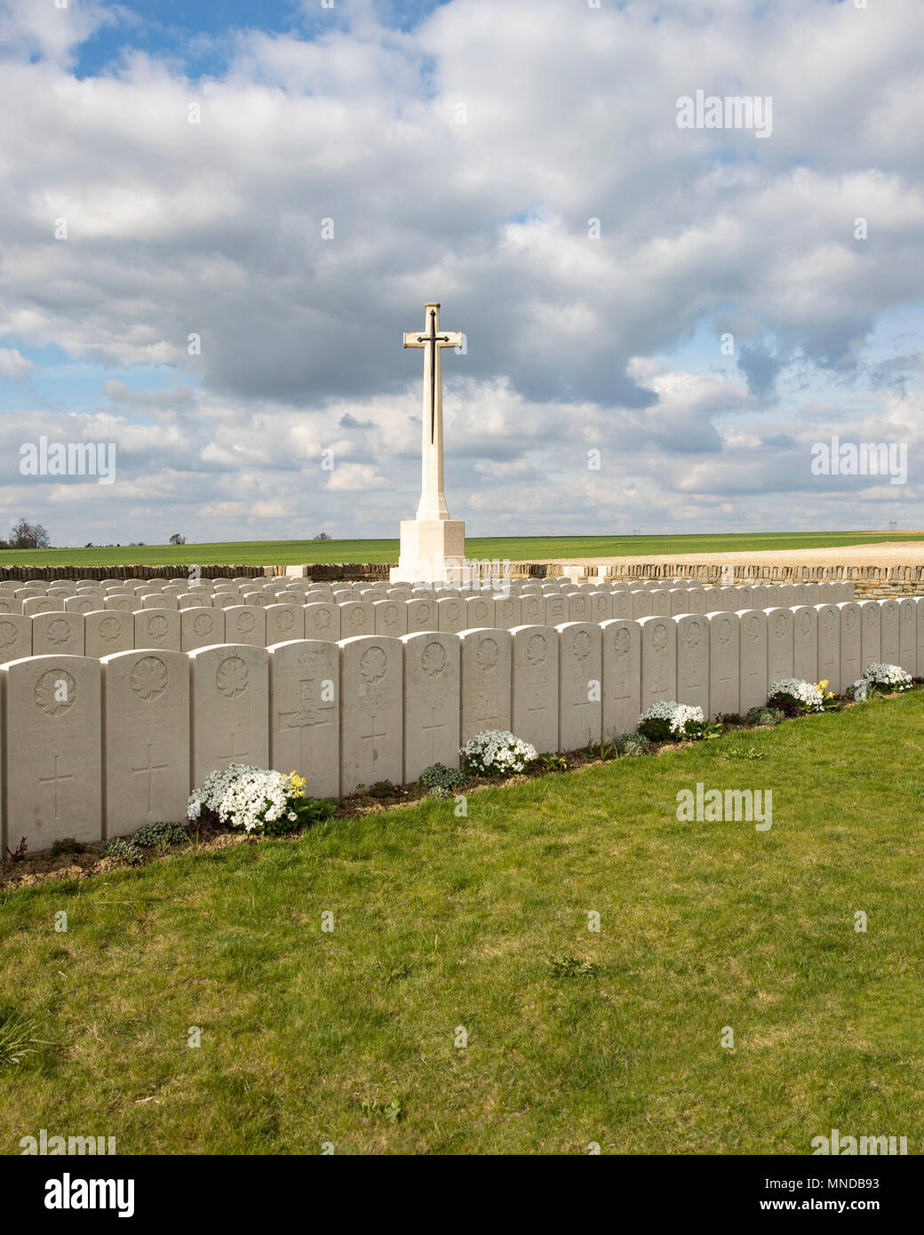 Niagara cwgc cemetery hi-res stock photography and images - Alamy
