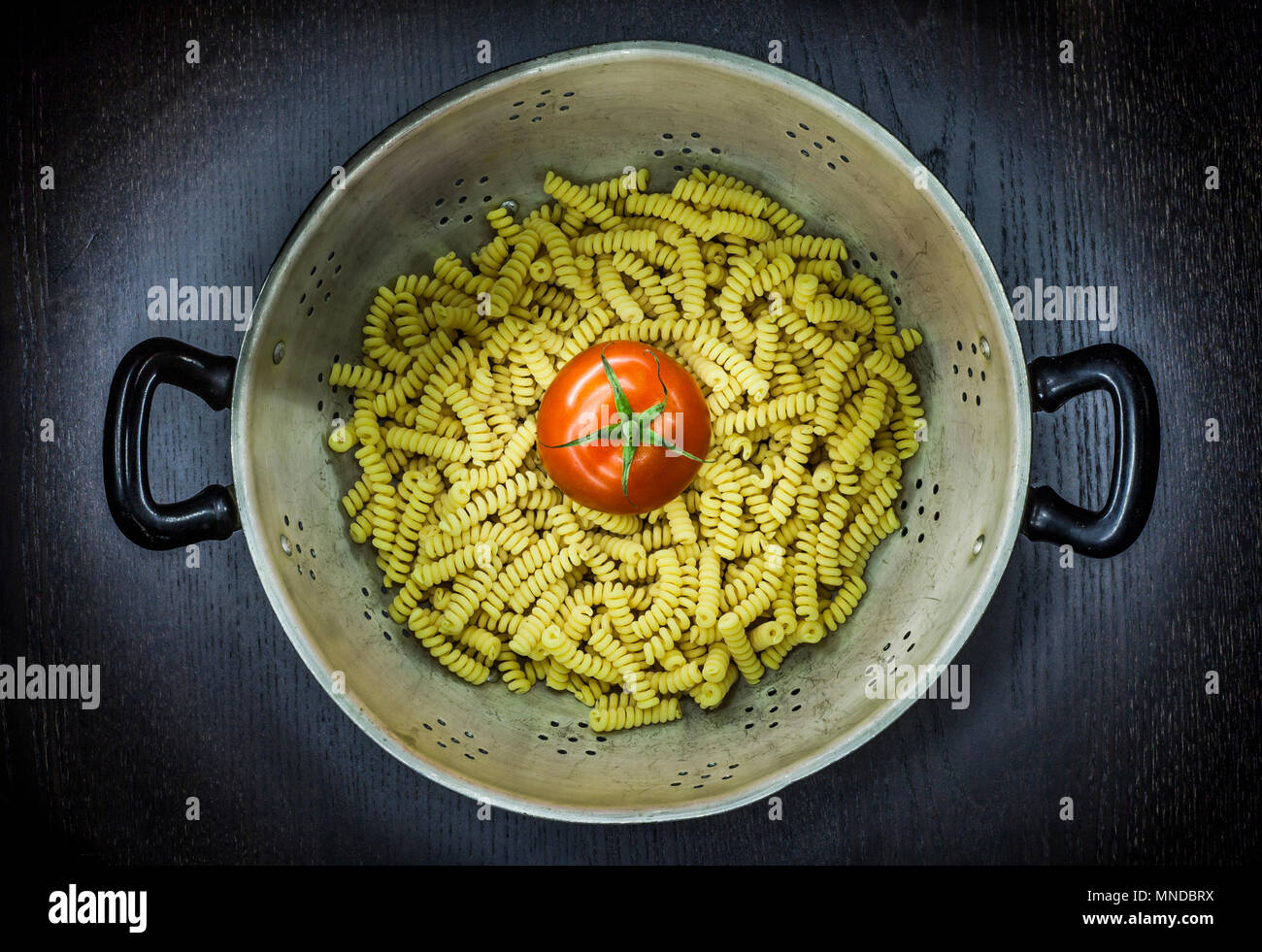 Colander pasta hi-res stock photography and images - Alamy