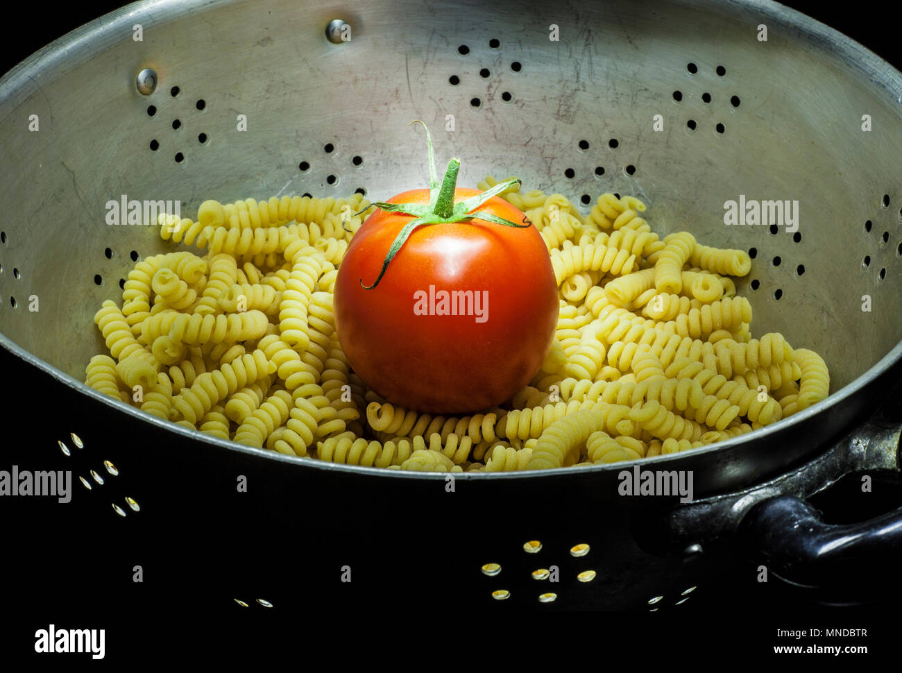 Colander pasta hi-res stock photography and images - Alamy