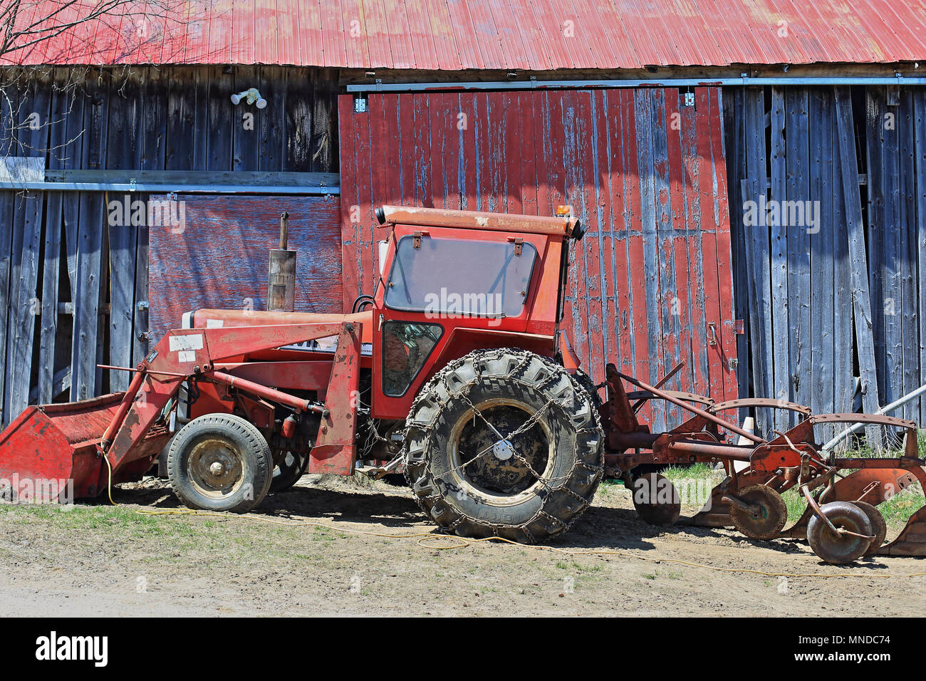Tractor parked in barn hi-res stock photography and images - Alamy