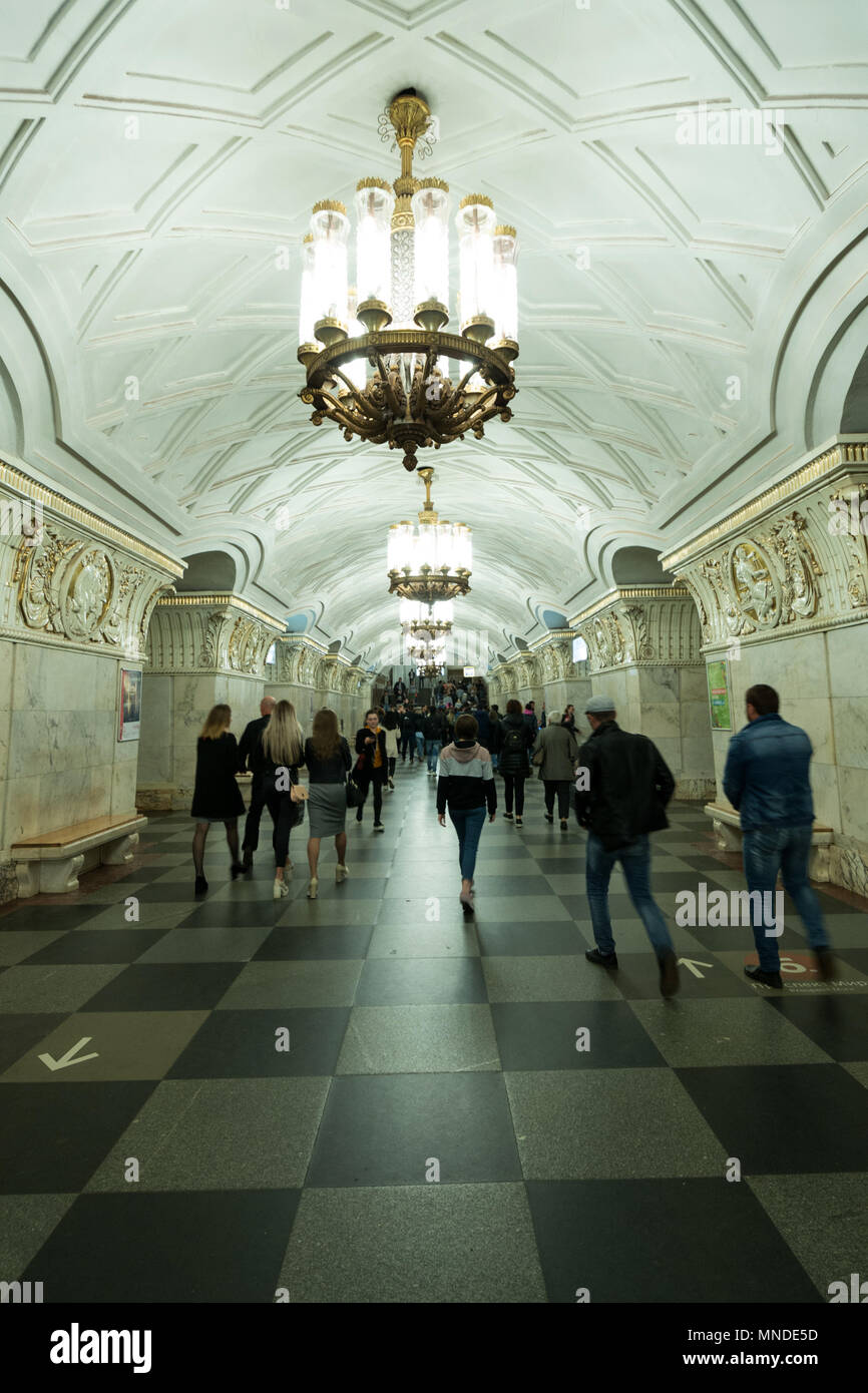The ornate white porcelain concourse between platforms in the Prospekt ...