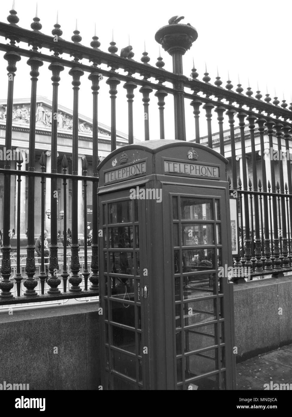 Black telephone box london england hi-res stock photography and images ...