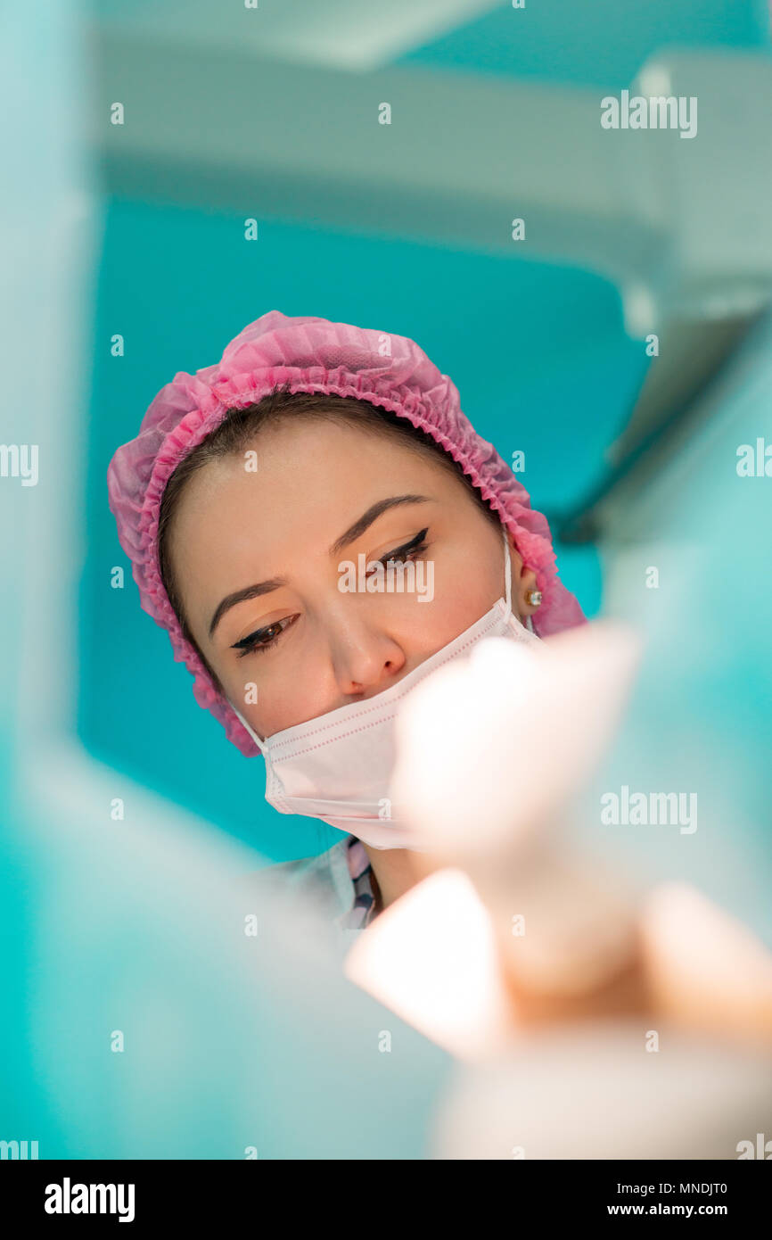 Doctor surgeon apron hi-res stock photography and images - Alamy