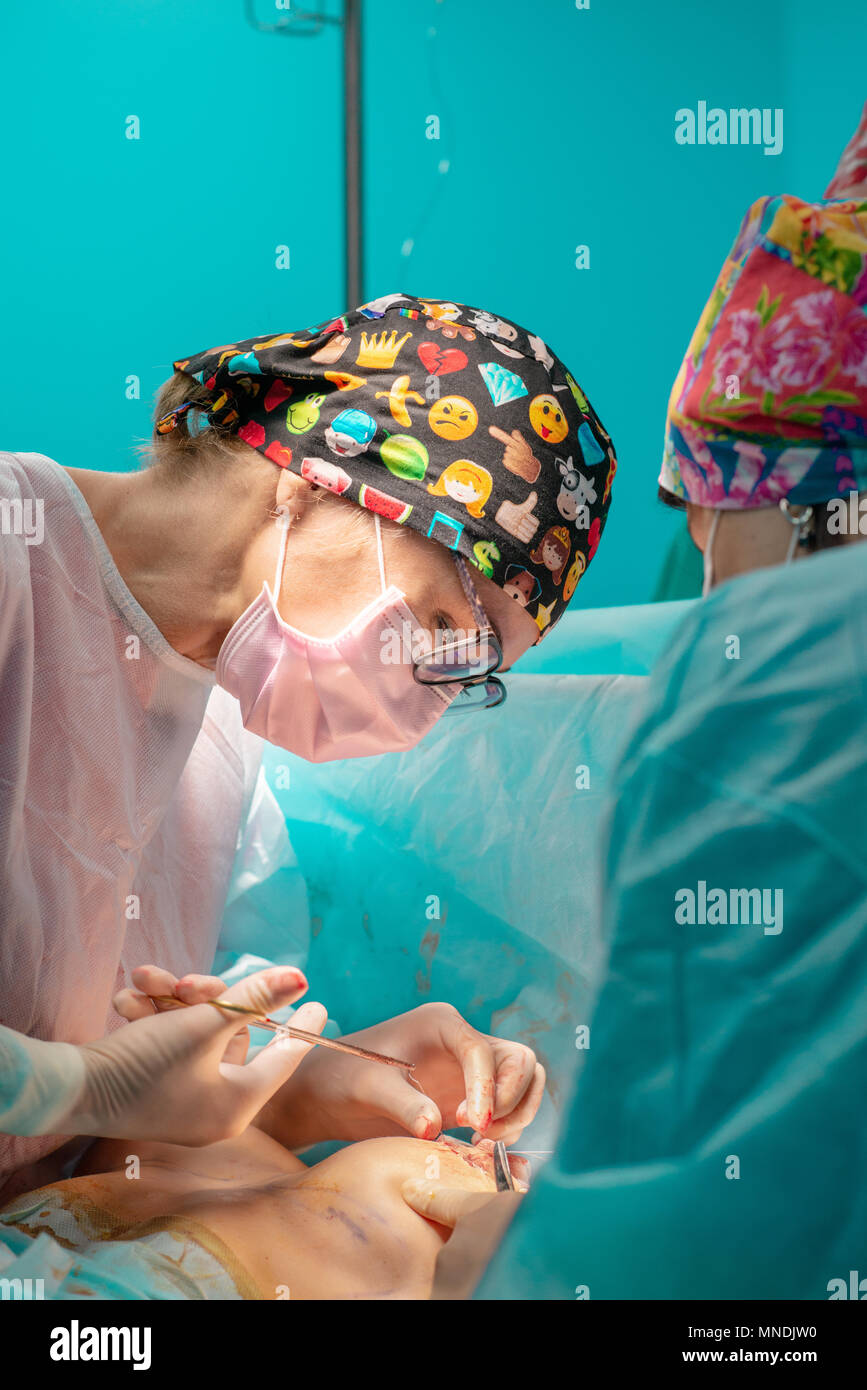 women surgeons during the operation close-up Stock Photo - Alamy