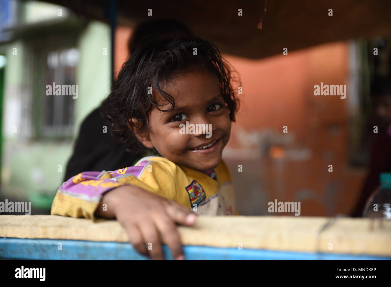 Street children from kolkata calcutta hi-res stock photography and ...