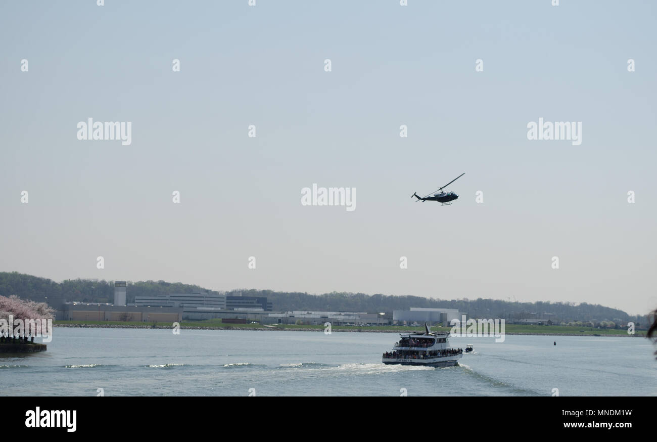 Boat in Potomac river Washington DC Stock Photo - Alamy