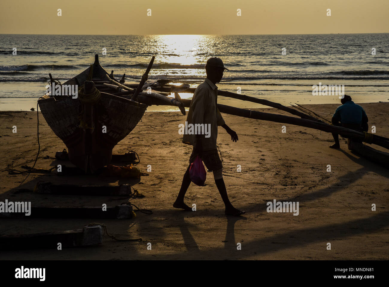 Traditional fishermen at Tarkali beach, Malvan, Sindhudurg district ...