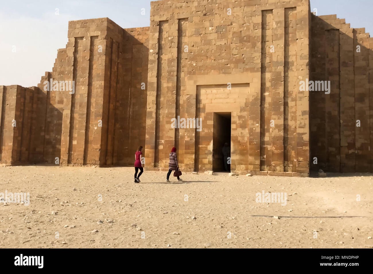 Ancient egypt buildings hi-res stock photography and images - Alamy