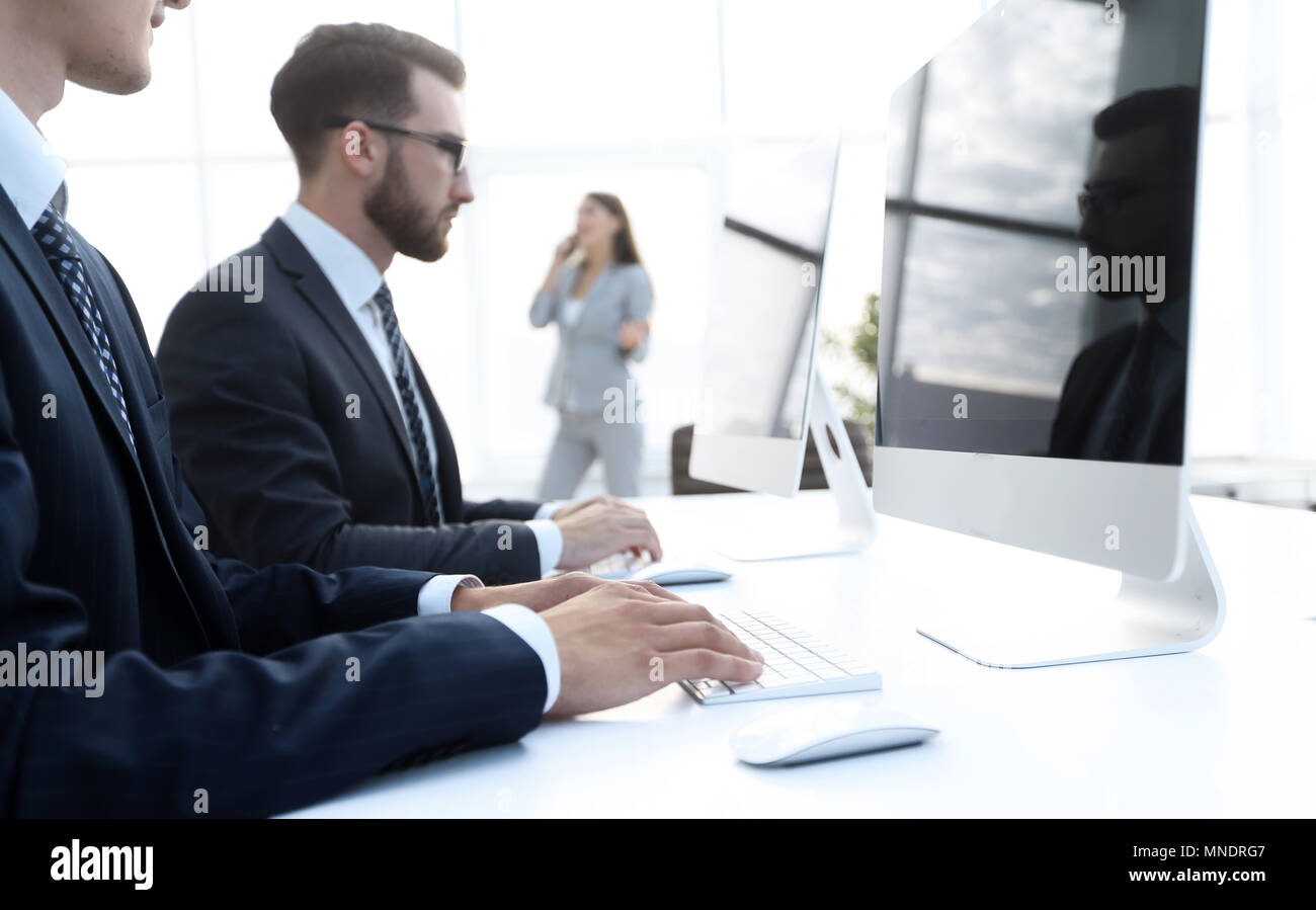 employees working on computers Stock Photo - Alamy