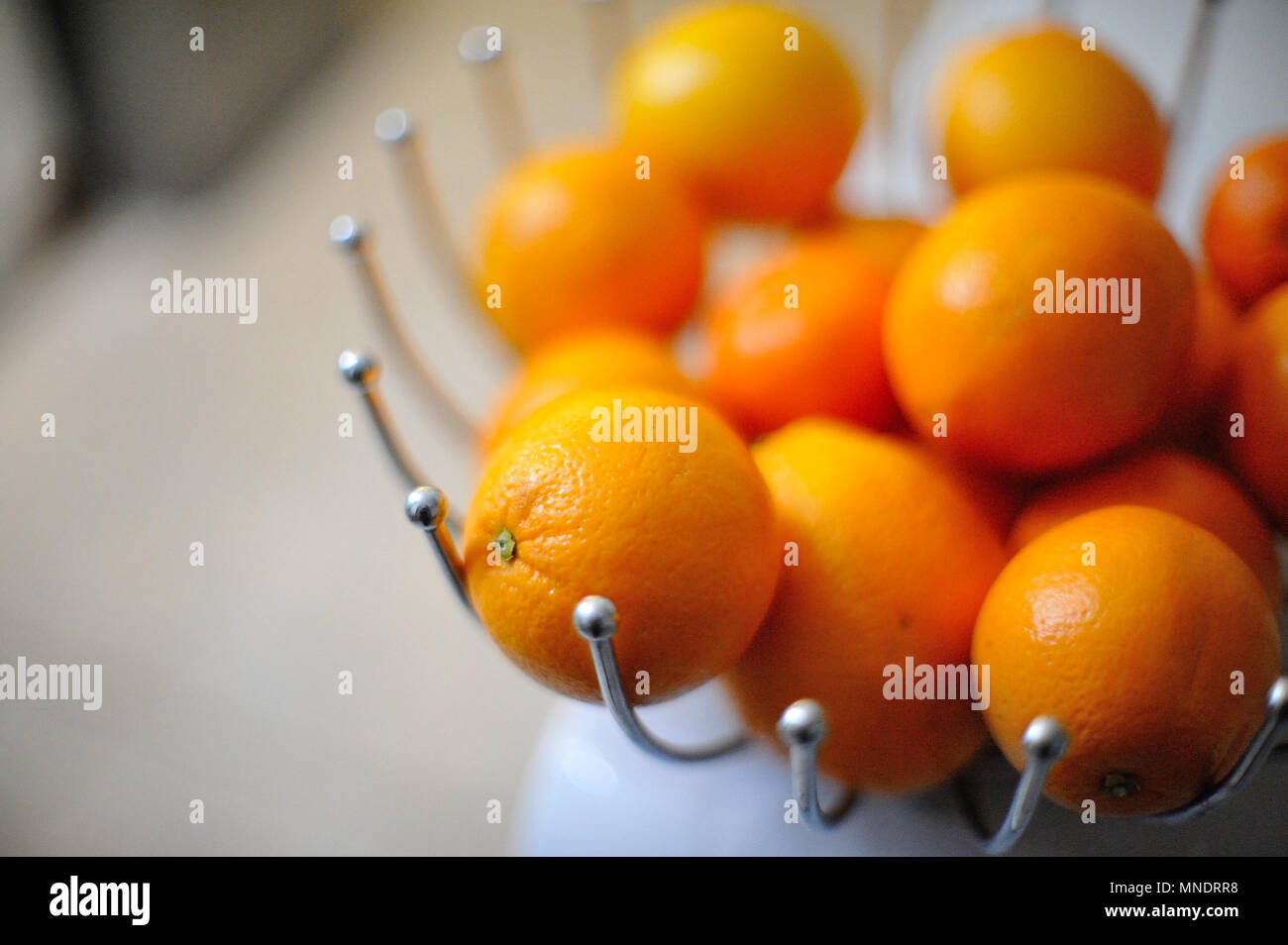 Jaffa Oranges in a modern fruit bowl Stock Photo - Alamy