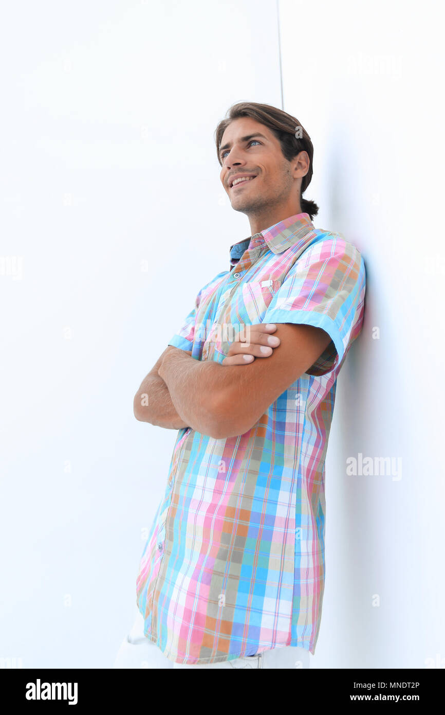 modern guy leaning on wall and looking forward Stock Photo - Alamy