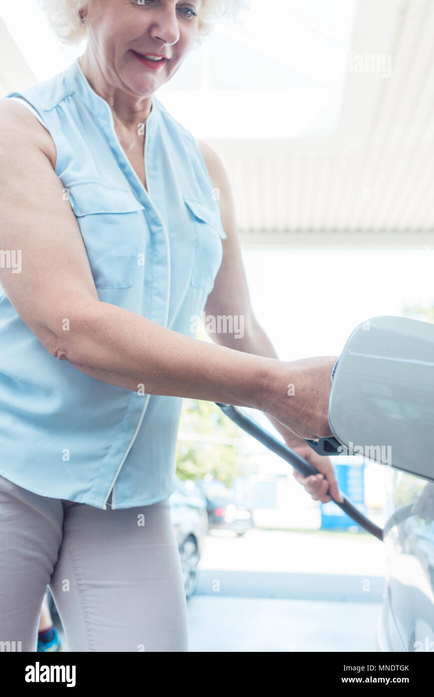 Woman gas station hi-res stock photography and images - Alamy