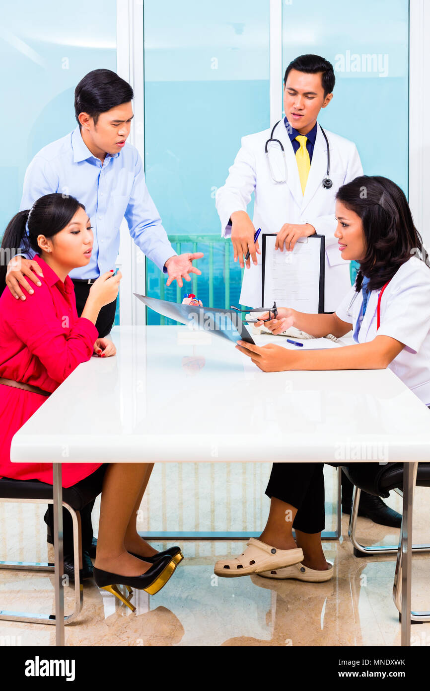 Asian doctor patient hi-res stock photography and images - Alamy
