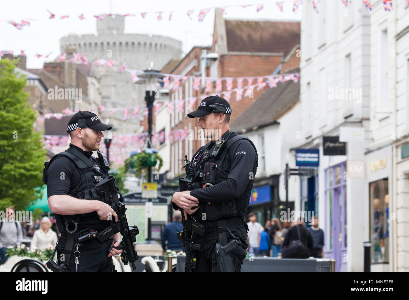 Armed thames valley police hi-res stock photography and images - Alamy