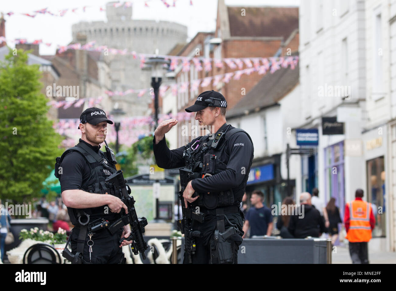 Armed thames valley police hi-res stock photography and images - Alamy