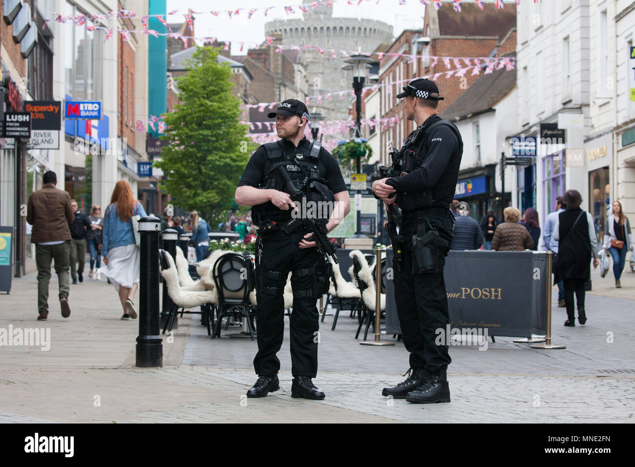 Armed thames valley police hi-res stock photography and images - Alamy