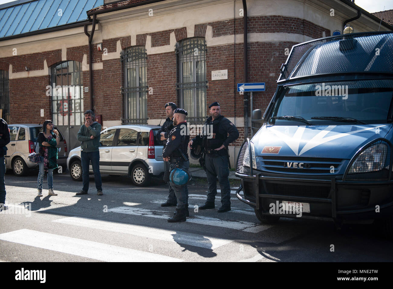 Evacuation control center hi-res stock photography and images - Alamy