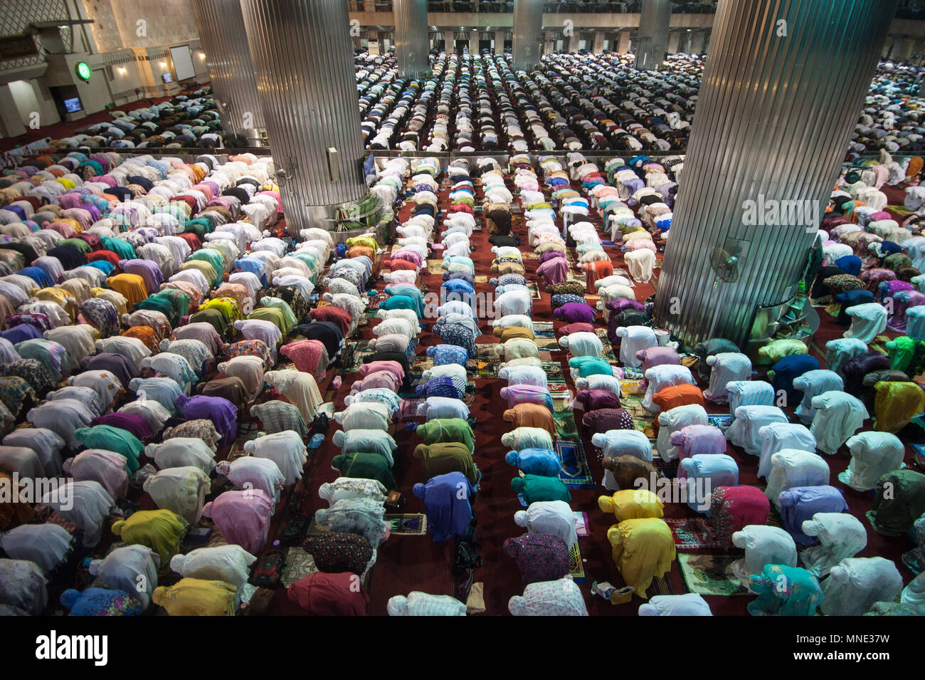 Tarawih hi-res stock photography and images - Alamy