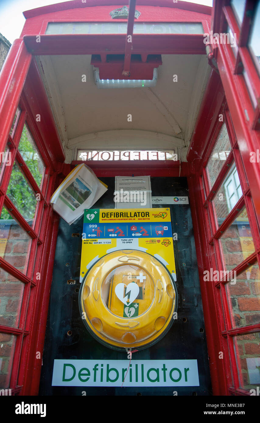 Phone box with defibrillator installed hi-res stock photography and ...