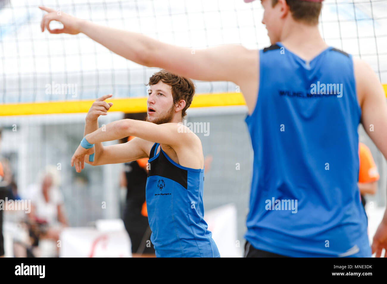 16 May 2018, Germany, Kiel: Fabian Henselmann (L) communicating using ...