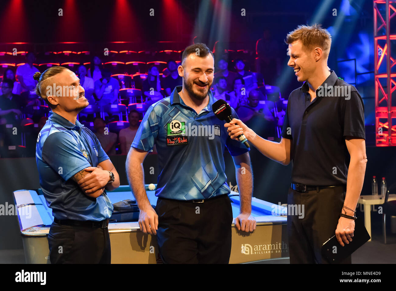Snooker presenter hi-res stock photography and images - Alamy