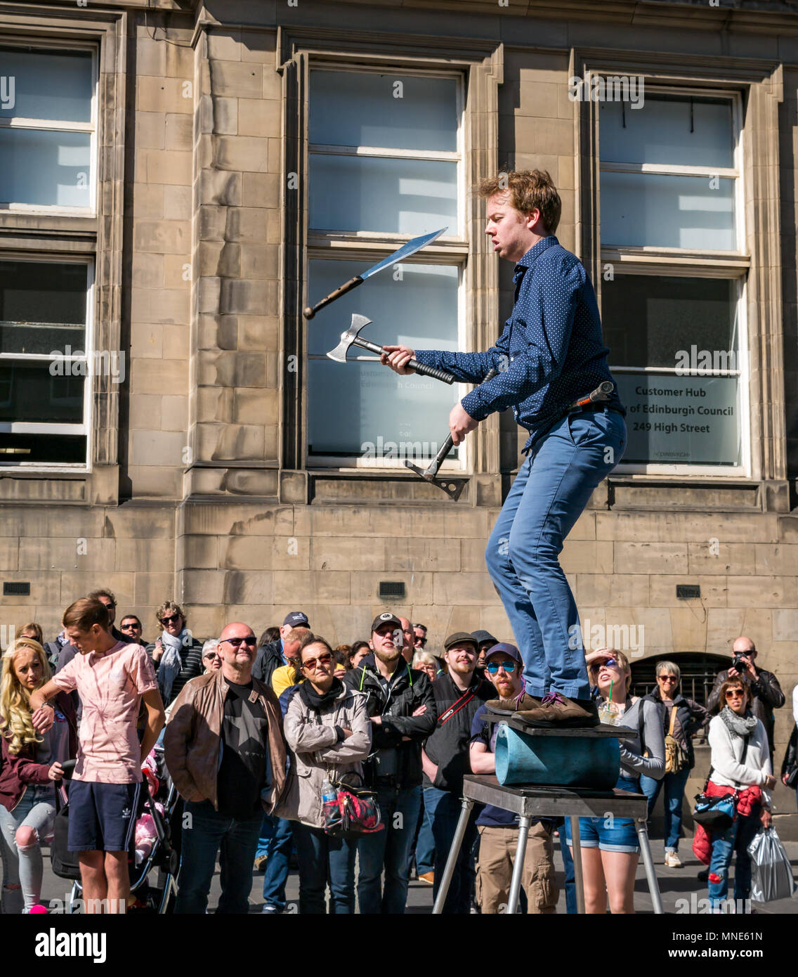 Juggling machetes hi-res stock photography and images - Alamy