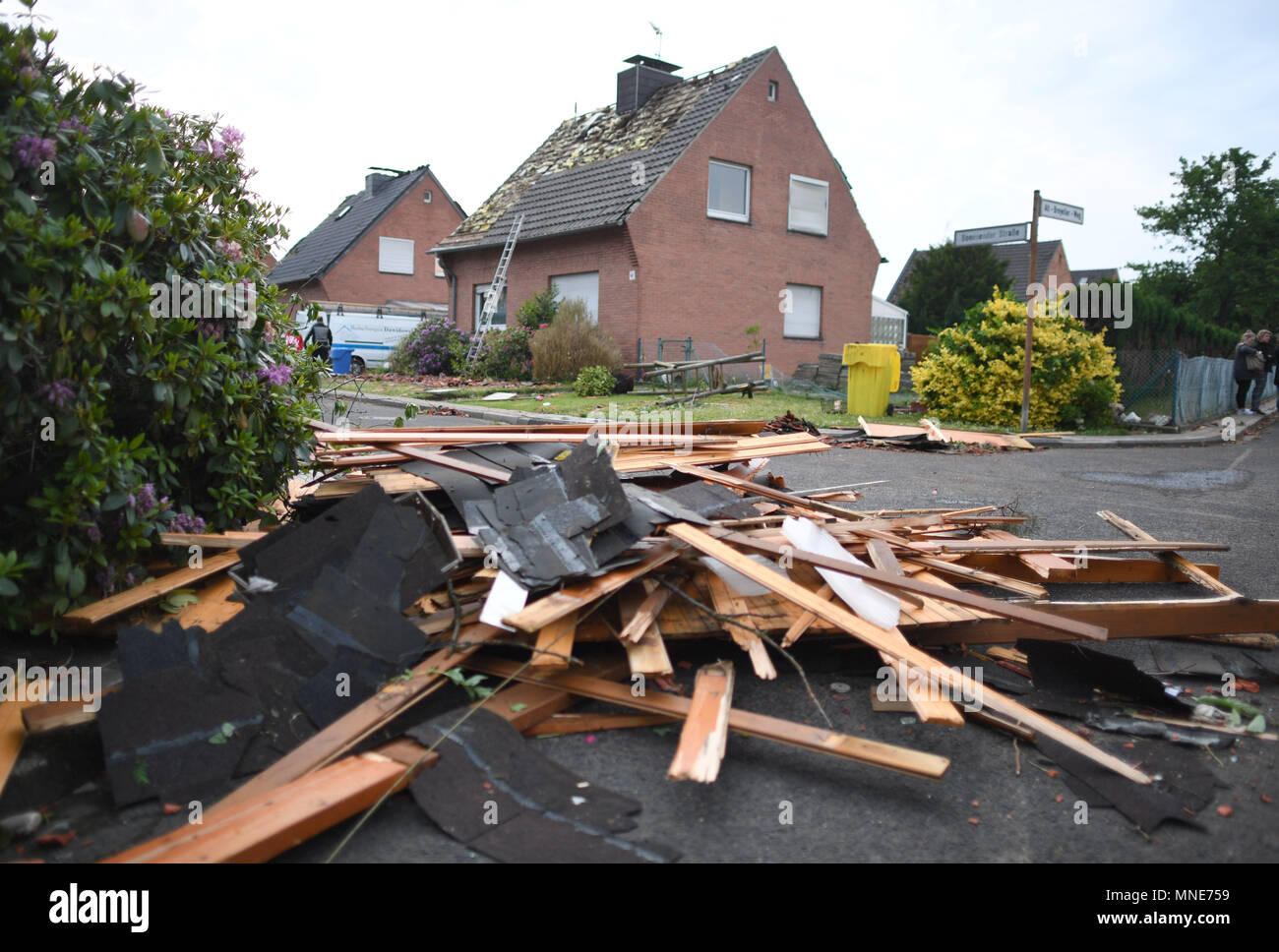 Schwalmtal, Germany. 16 May 2018.Broken pieces of wood after a wind ...