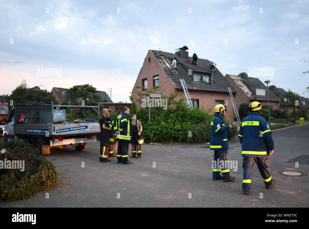 Schwalmtal, Germany. 16 May 2018.Relief units from the fire brigade and ...
