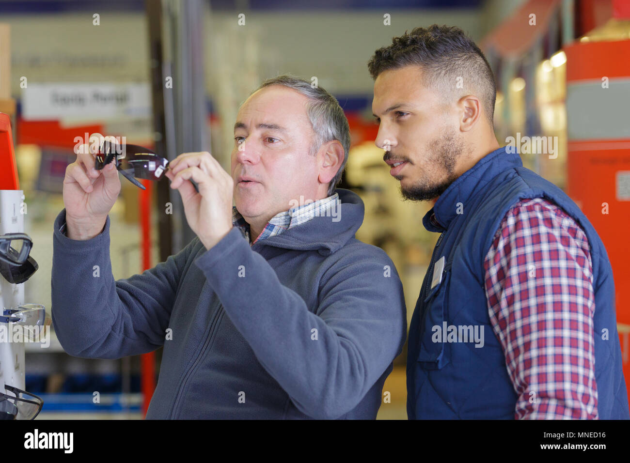 Ship workers indian hi-res stock photography and images - Alamy