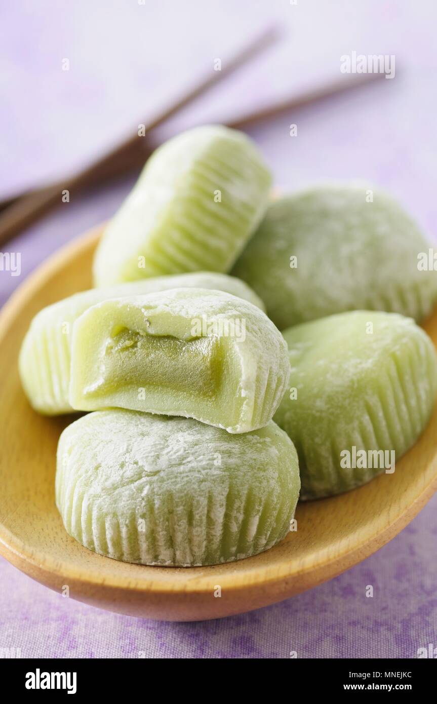 Mochi with green tea (Japan Stock Photo - Alamy