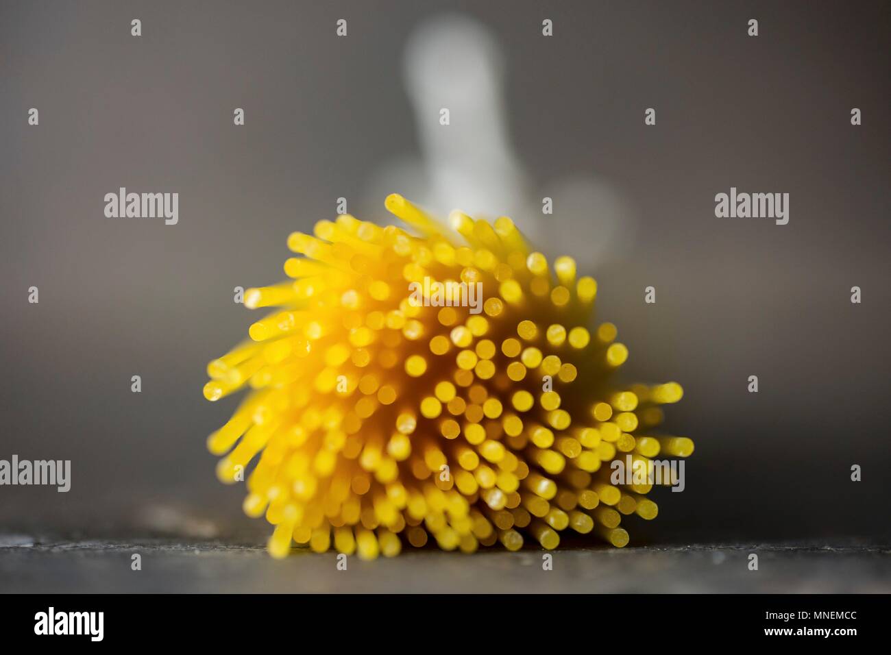 Bundle spaghetti hi-res stock photography and images - Alamy