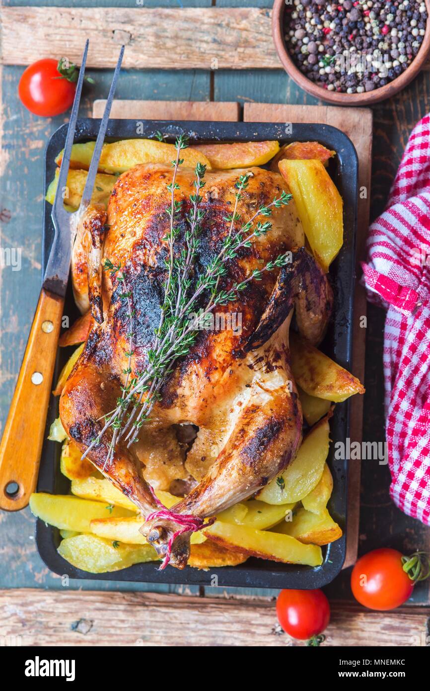 Roast chicken top view hi-res stock photography and images - Alamy