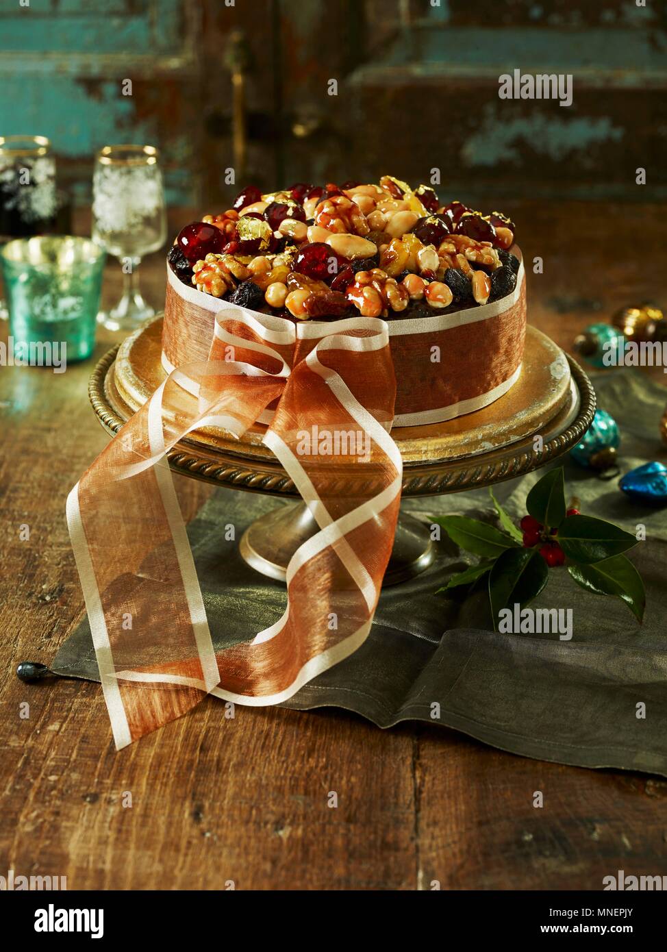 Christmas Cake tied with ribbon Stock Photo - Alamy