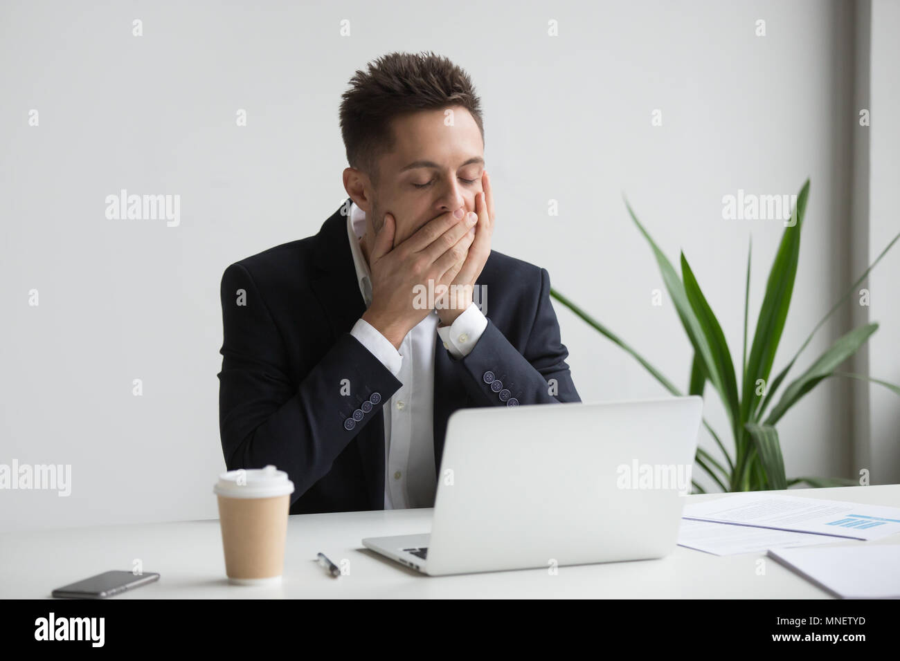 Tired office worker yawning working long hours Stock Photo - Alamy