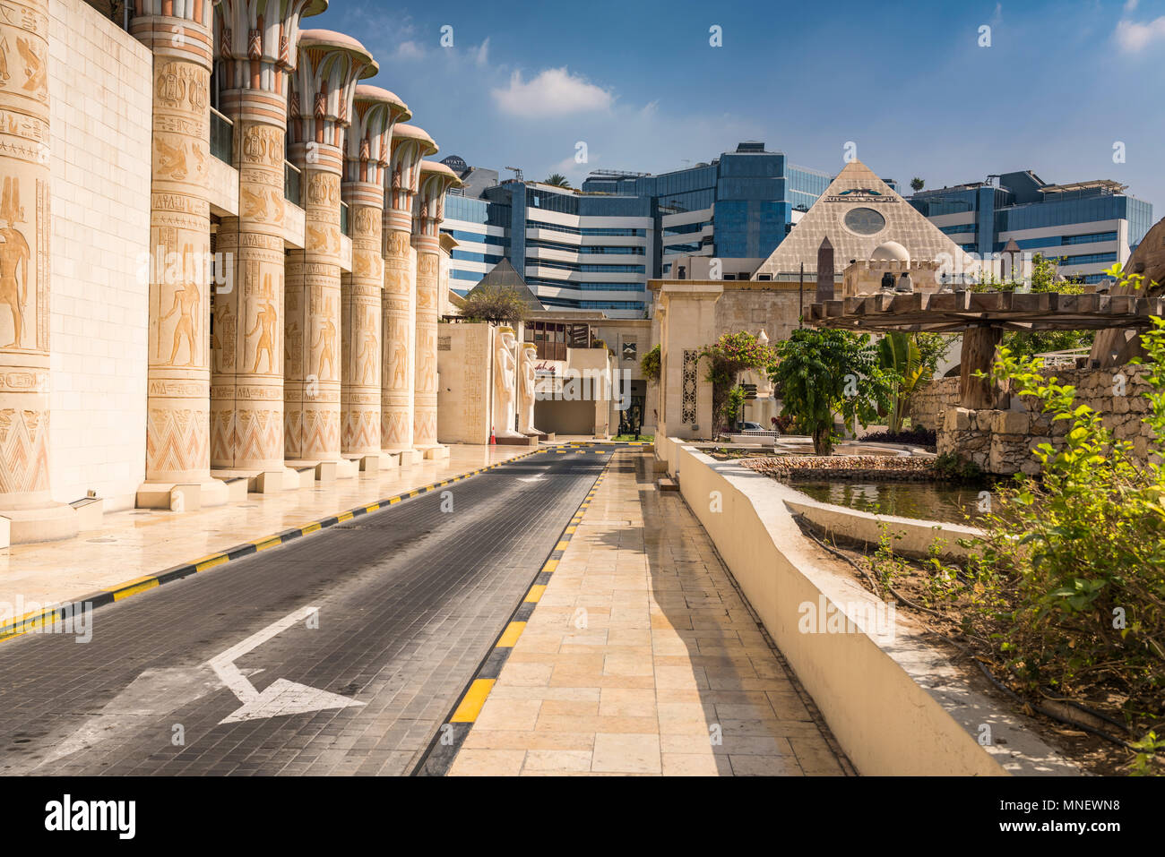 Egyptian architecture in the exterior facade of the Wafi shopping ...