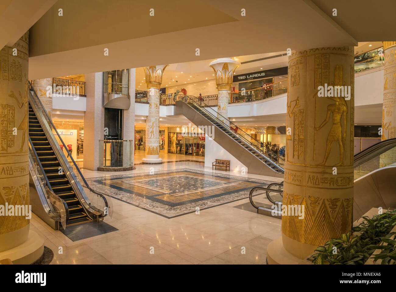 Dubai wafi shopping mall interior hi-res stock photography and images ...