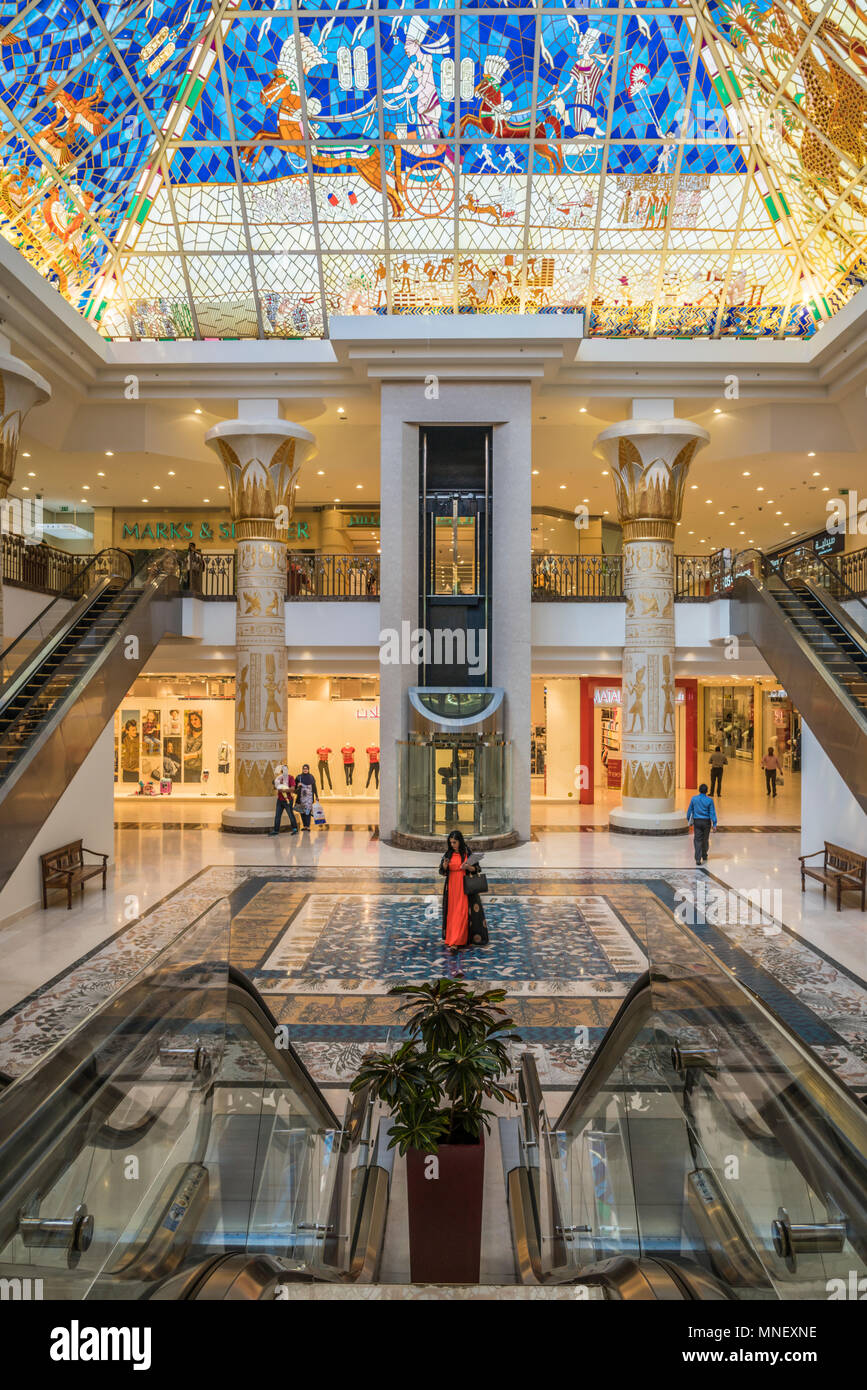 Dubai wafi shopping mall interior hi-res stock photography and images ...