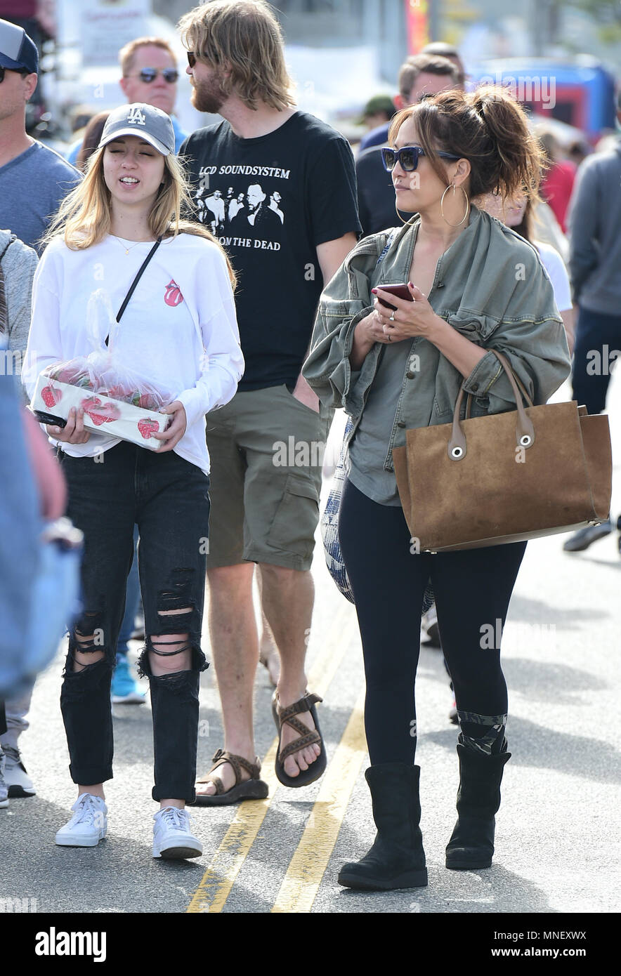 Carrie Ann Inaba goes to the Farmers Markey with family and friends ...