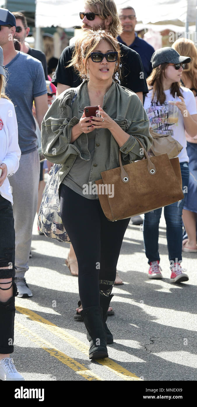 Carrie Ann Inaba goes to the Farmers Markey with family and friends ...