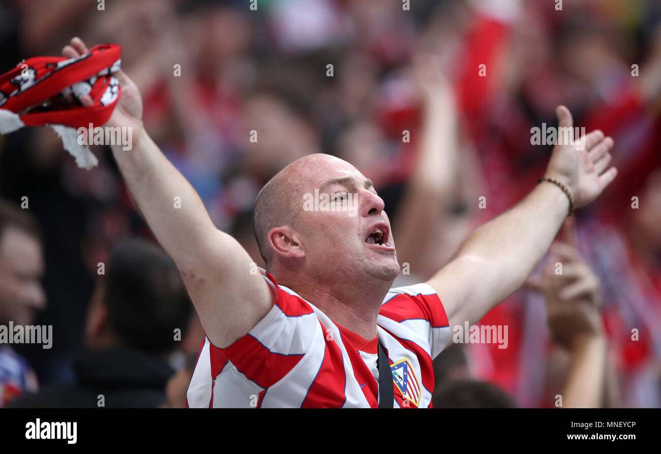 Olympique lyonnais fans in the stands hi-res stock photography and ...