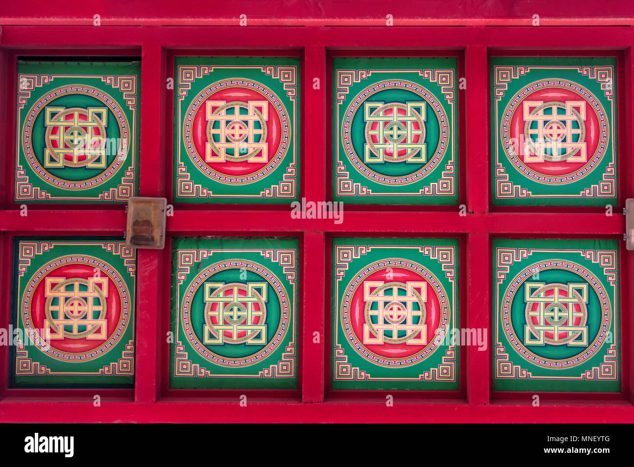 Colorful pattern on ceiling of Buddhist temple Stock Photo - Alamy
