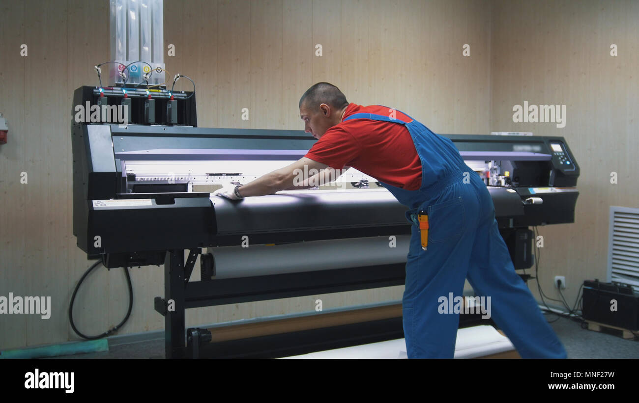 Man in typography working on the printing press Stock Photo - Alamy