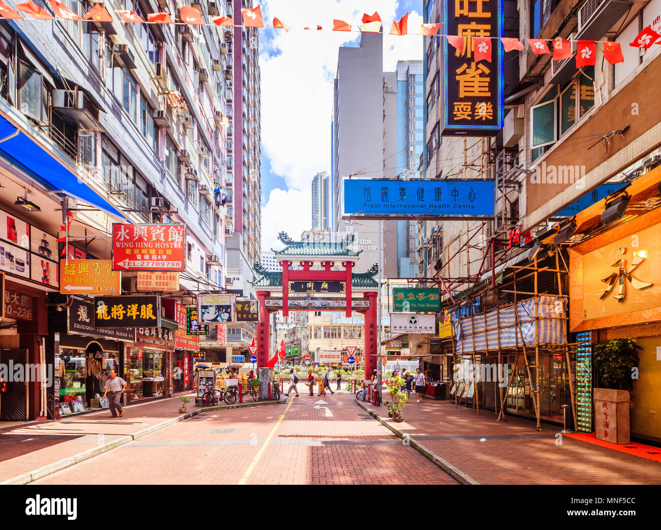 Hong Kong - July 12, 2017: Temple Street in Hong Kong Stock Photo - Alamy