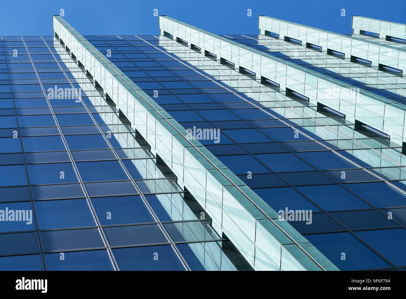 Urban glass facade hi-res stock photography and images - Alamy