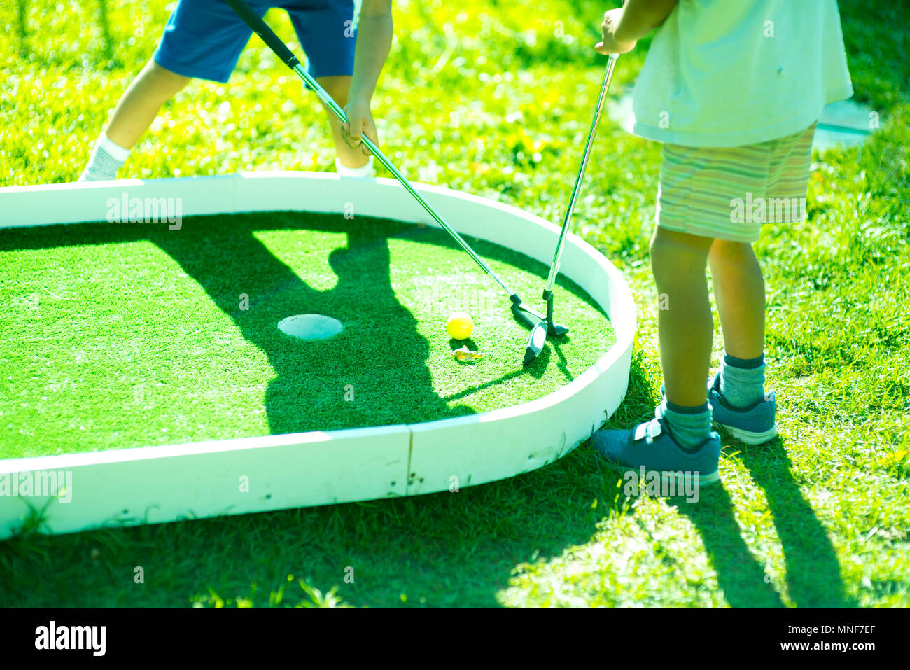 Kids and golf hi-res stock photography and images - Alamy