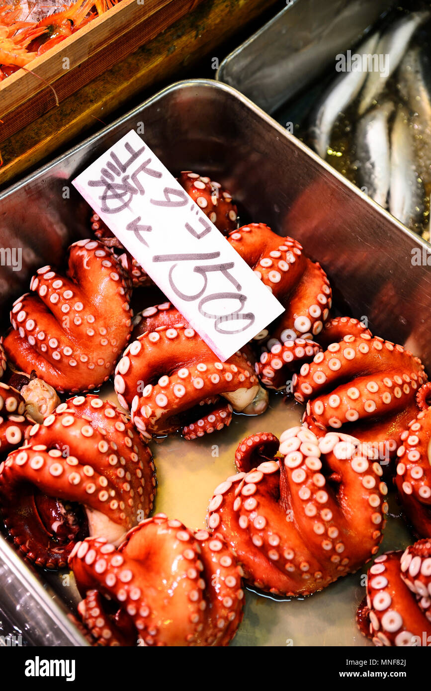 Octopus seafood market japan hi-res stock photography and images - Alamy
