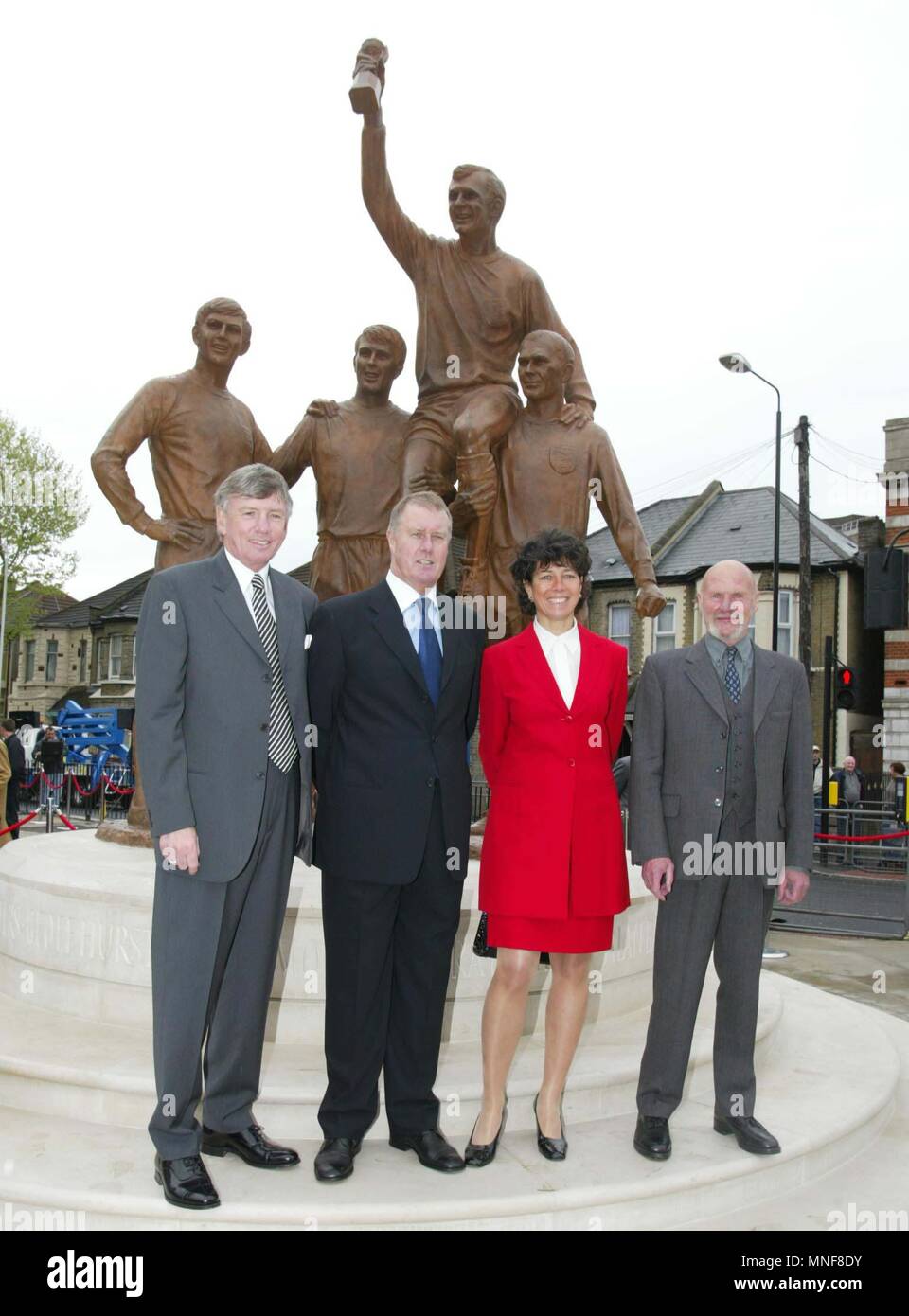 Photos must be credited ©Alpha 051270 28/04/03 Former England ...