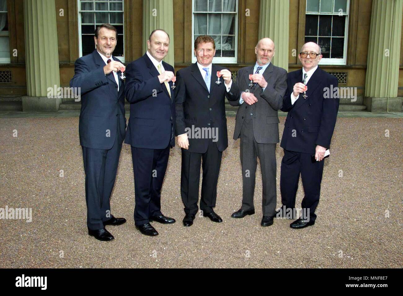 ©Alpha Press M039886 07 03 00 BUCKINGHAM PALACE LONDON 1966 WORLD CUP ...