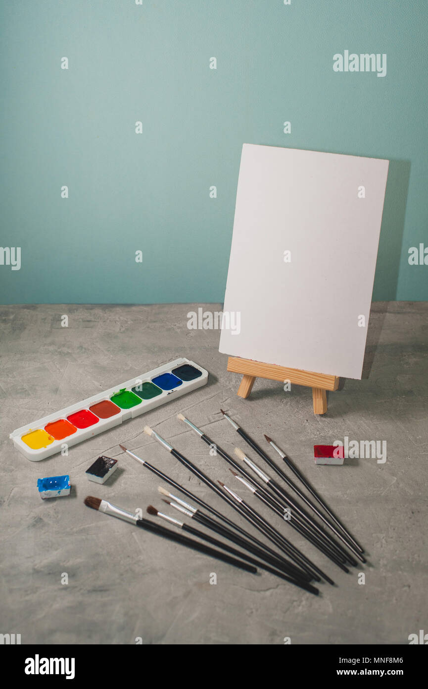 Drawing accessories - easel, paints and brushes Stock Photo - Alamy