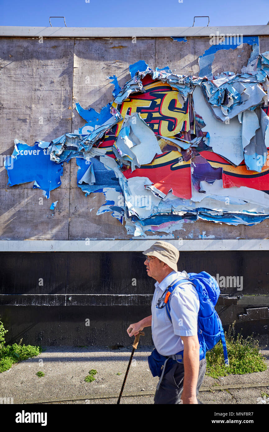 Ripped posters torn poster hi-res stock photography and images - Alamy